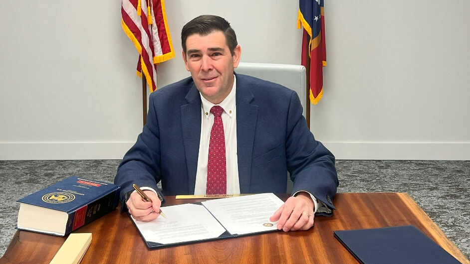 Gipson reaffirms merit-based principles, prohibits discriminatory DEI ...